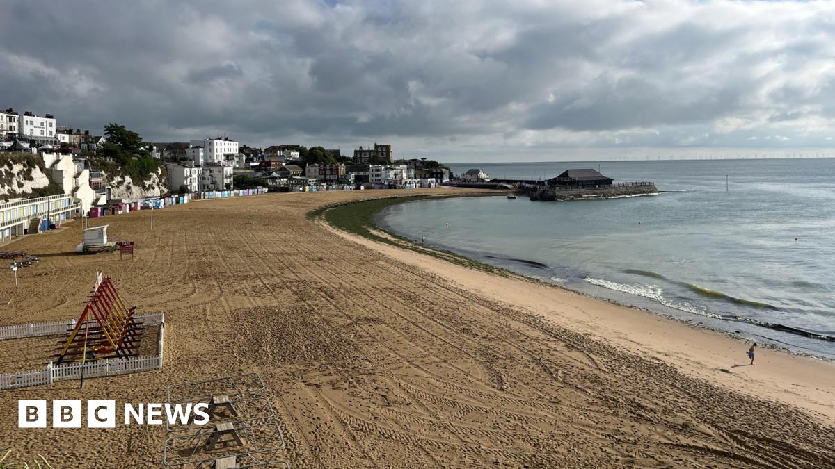 Dismay at warnings against sea swimming in Kent - BBC News