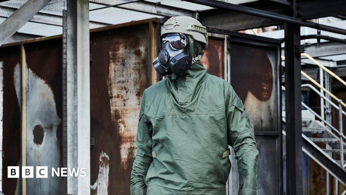 British-made gas masks could help Ukraine soldiers - BBC News