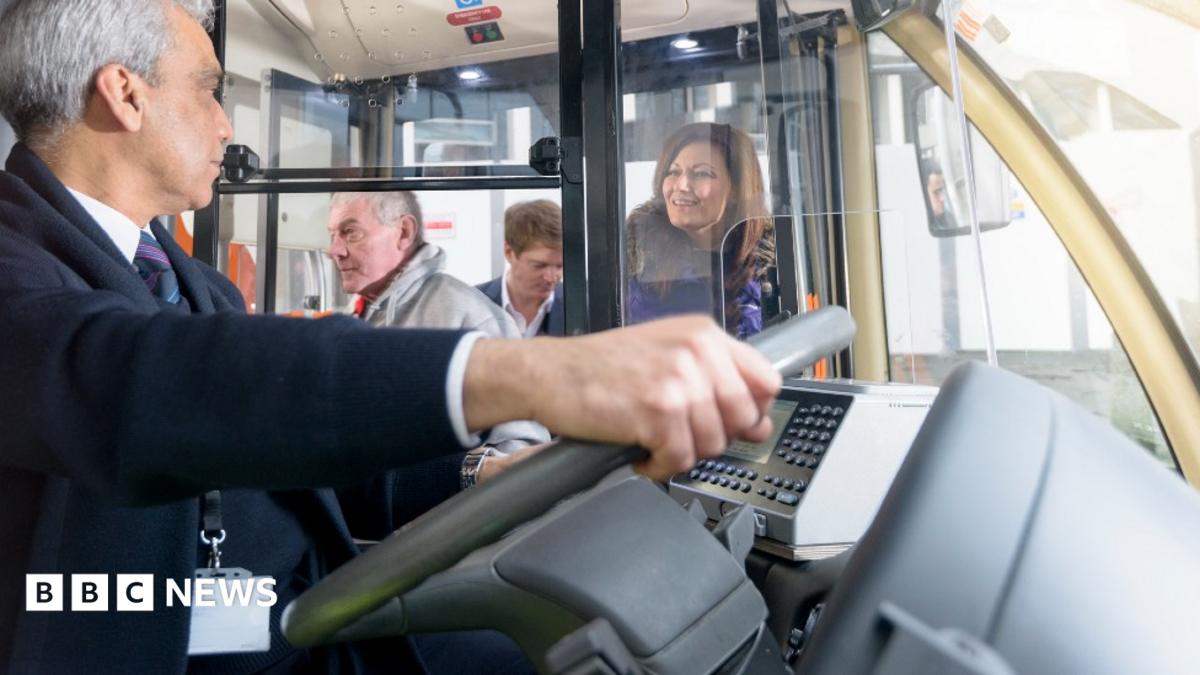 Leicestershire bus services cut as passenger numbers fall - BBC News