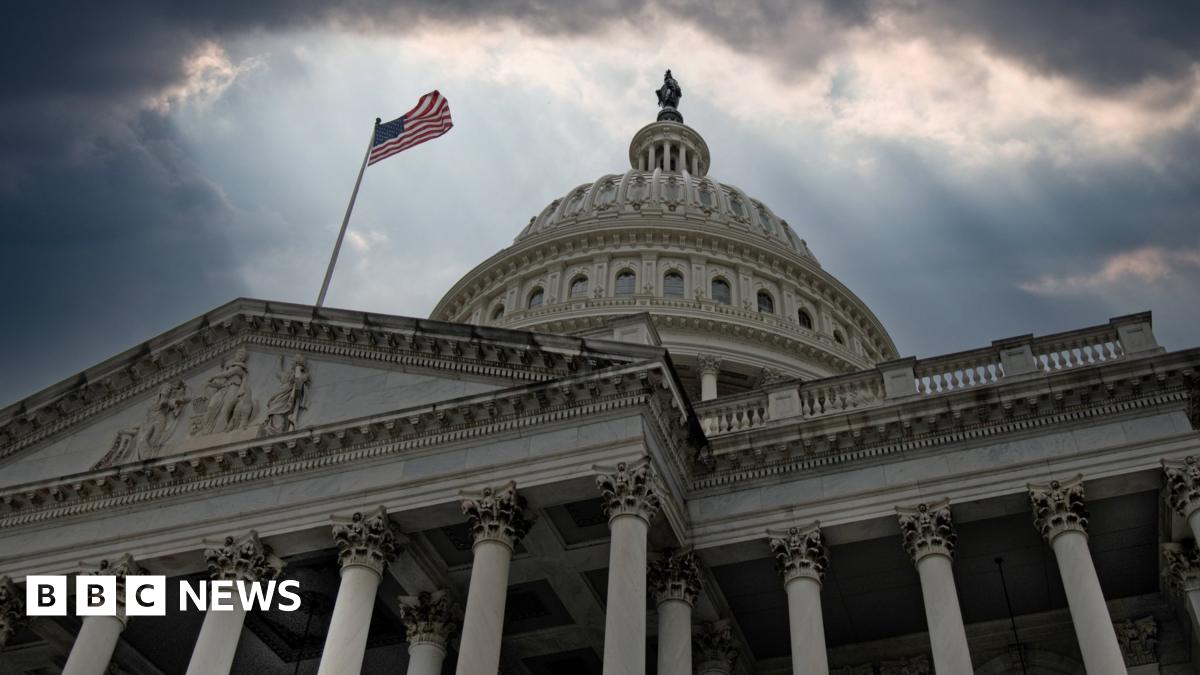 US lawmakers reach deal to temporarily avert government shutdown - BBC News