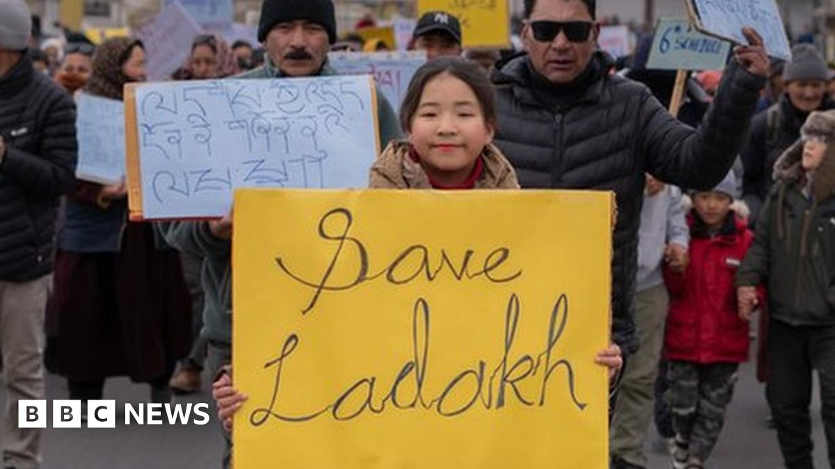 Ladakh: The thousands of Indians protesting in freezing cold - BBC News