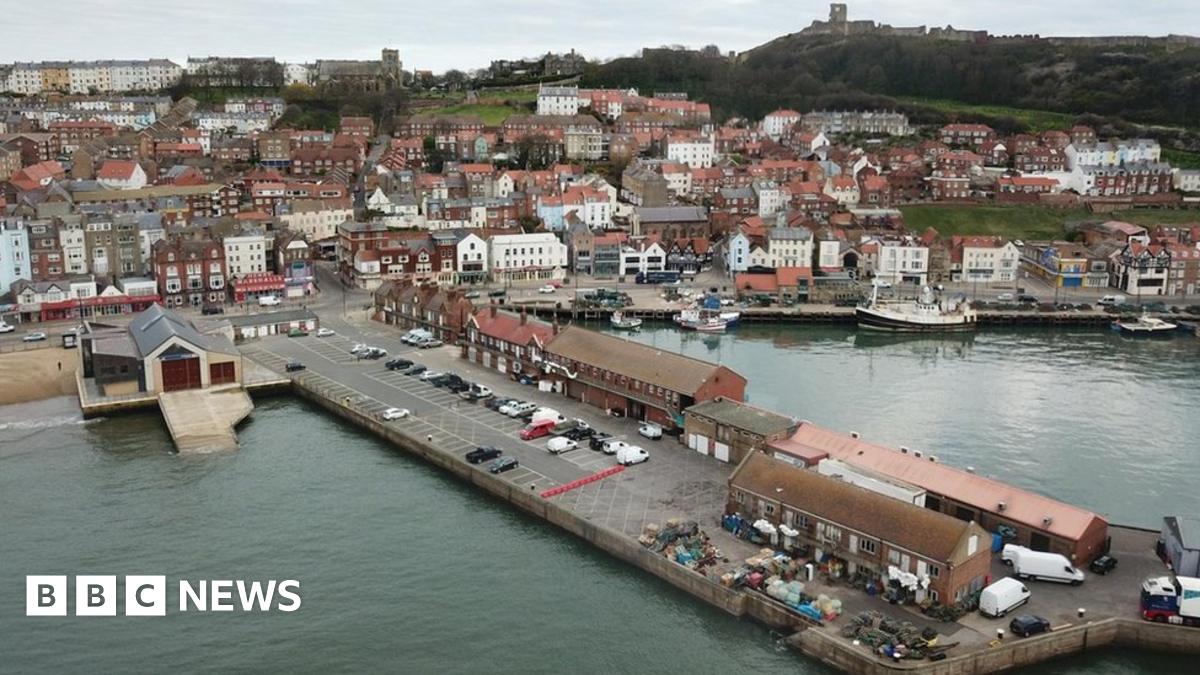 Scarborough: Plans submitted for £11m West Pier project - BBC News