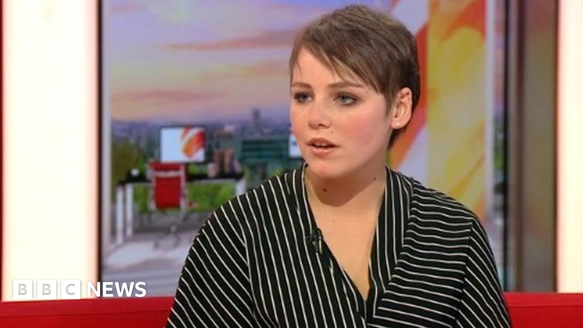 Cancer vlogger Charlotte Eades' family sets up charity - BBC News