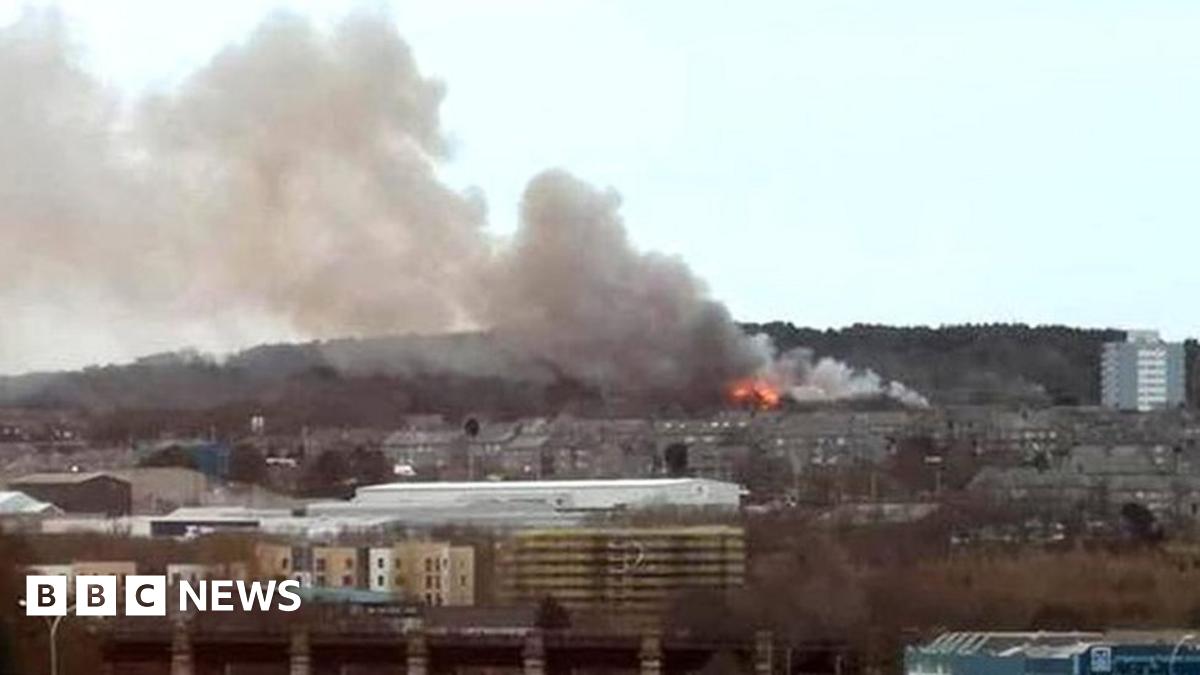 Teenager charged following two Aberdeen hillside fires - BBC News