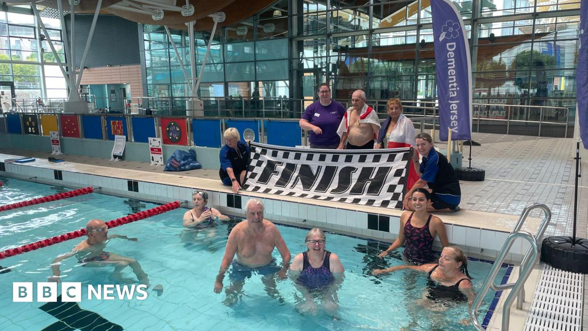 Swimmers with dementia complete 30km challenge in Jersey - BBC News