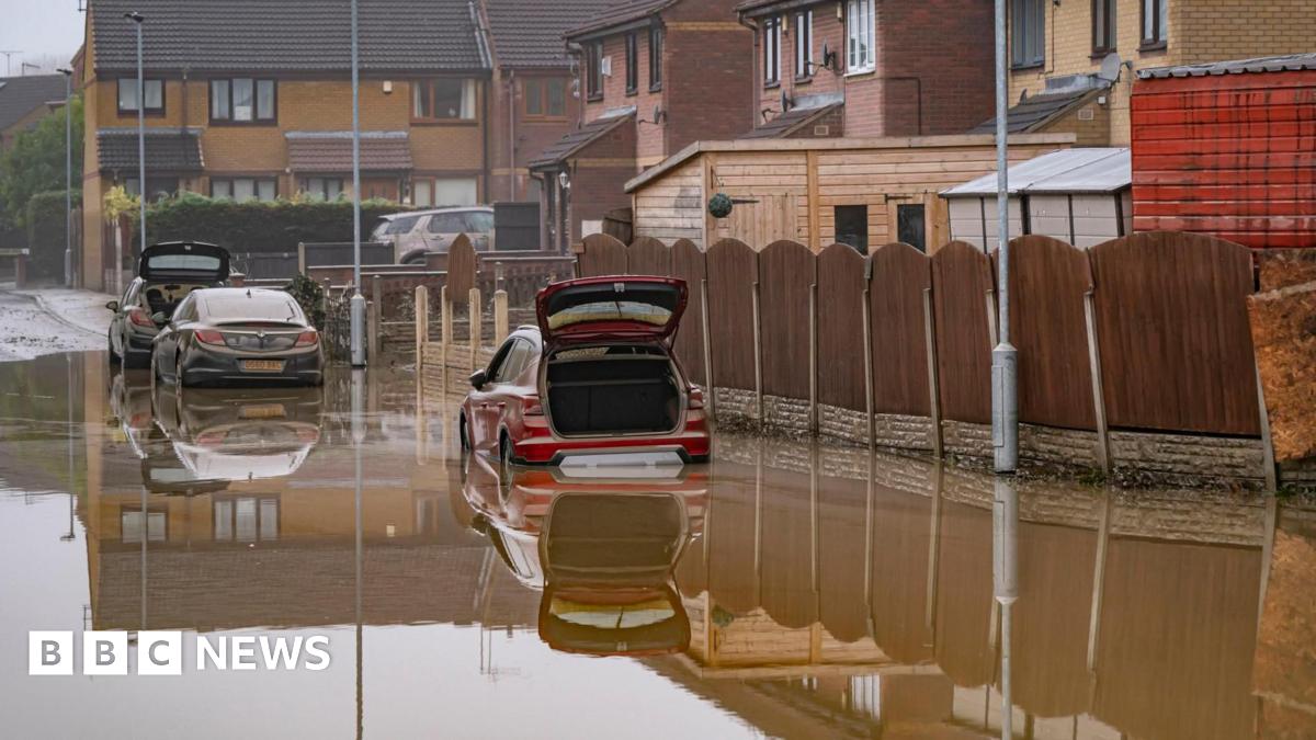 Anxiety remains on flood-hit Catcliffe estate two years on - BBC News