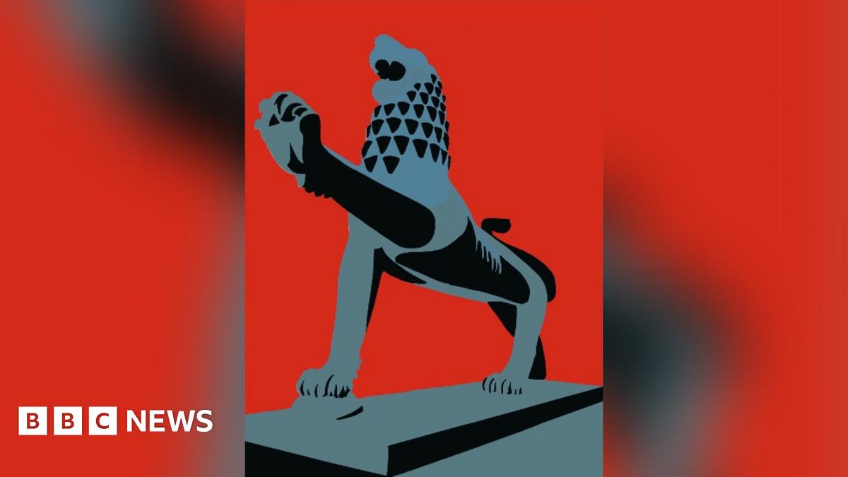 Norwich City Hall's lion statues celebrated in exhibition - BBC News