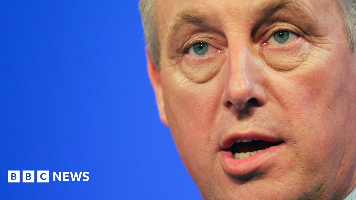 Ex-MP Tim Yeo sues Sunday Times over 'cash for advocacy' claims - BBC News