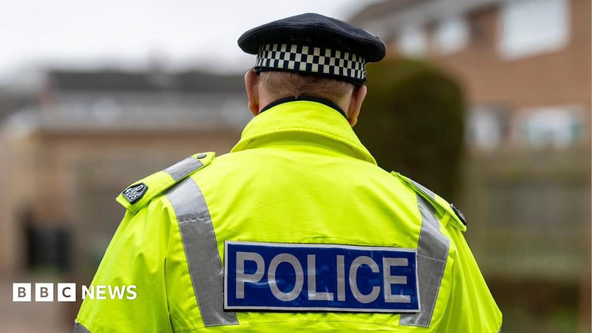 Attempted rape arrest after Stowmarket runner sexually assaulted - BBC News
