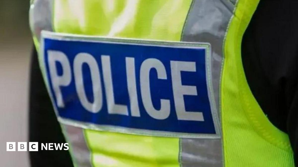 Luton attempted murder investigation after woman seriously hurt - BBC News