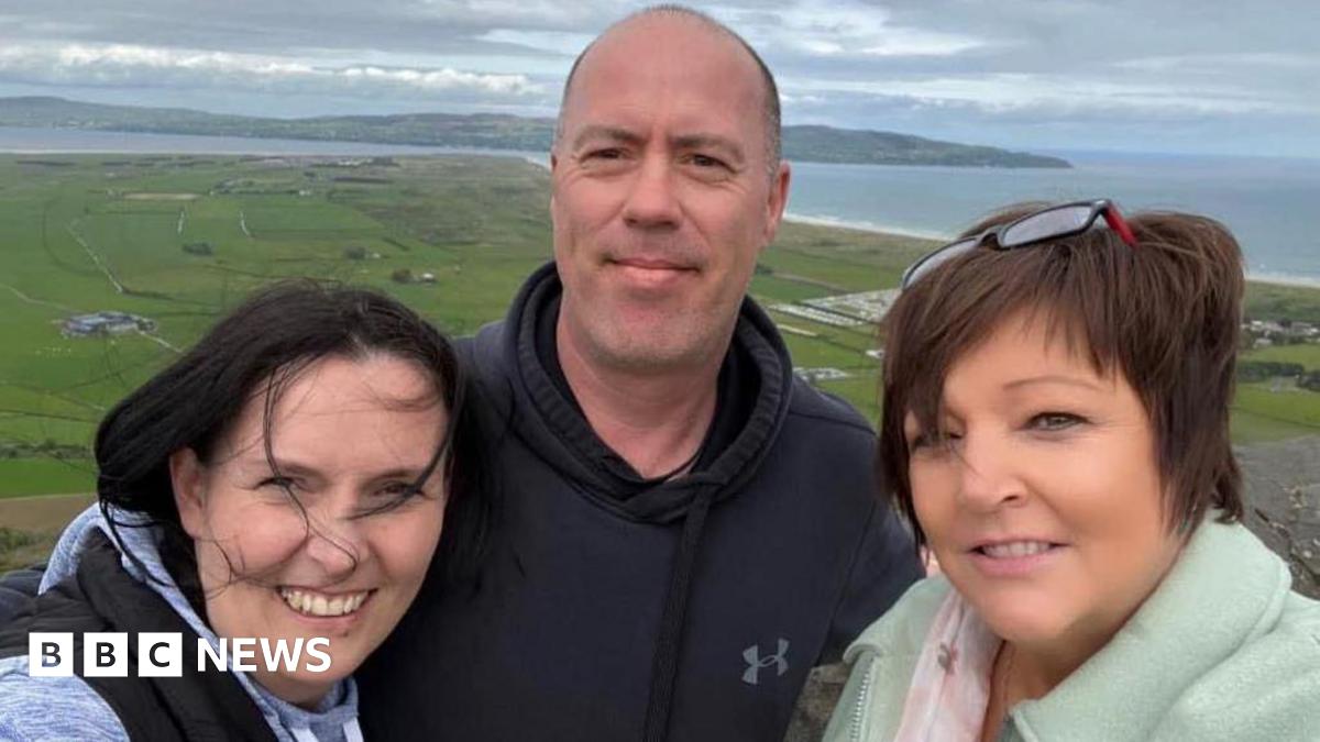 Family history: Canada man finds Limavady relatives online - BBC News