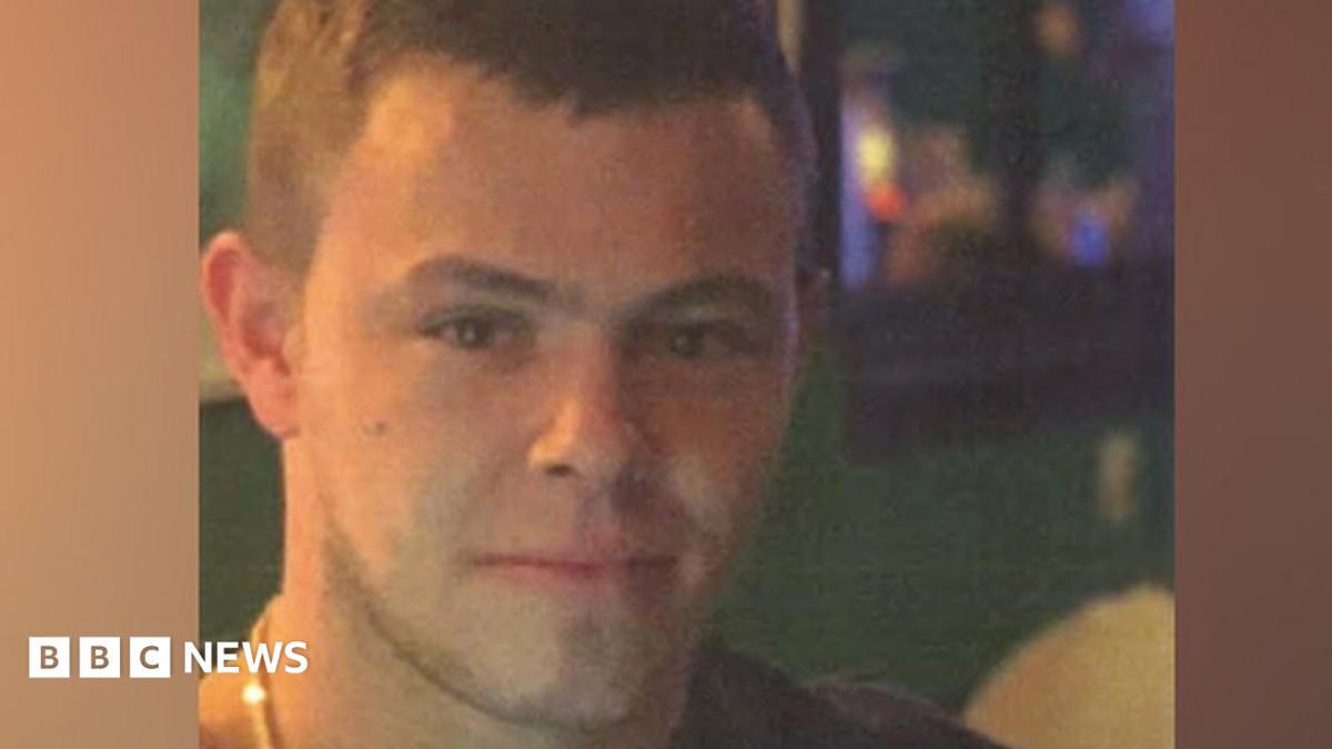 Cordwainer House death: Man 'stabbed and left for dead' - BBC News
