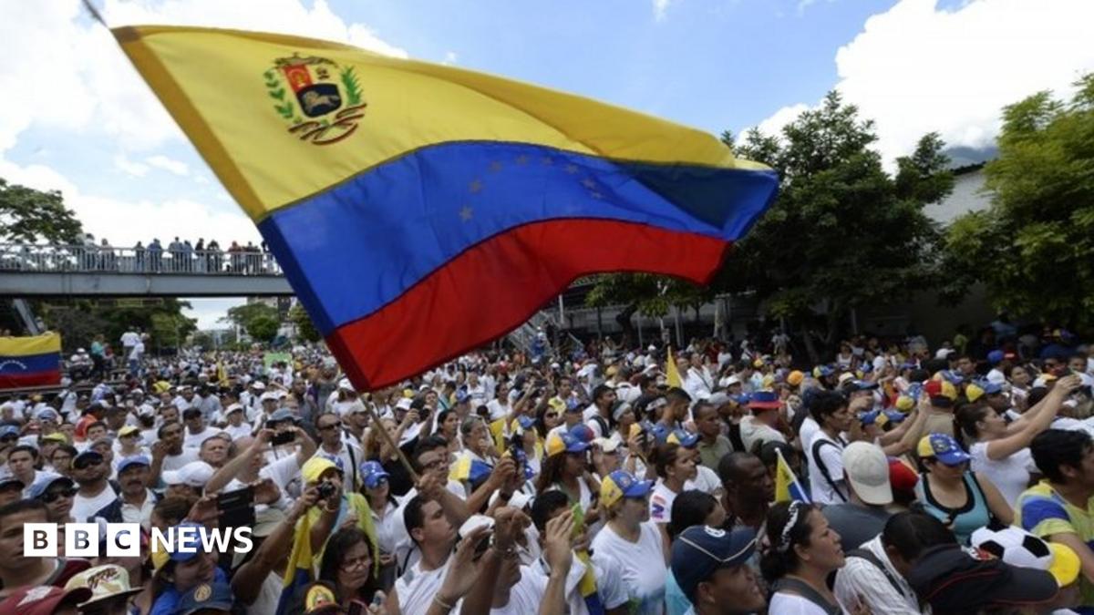 Venezuela protests: Large anti-Maduro march held in Caracas - BBC News