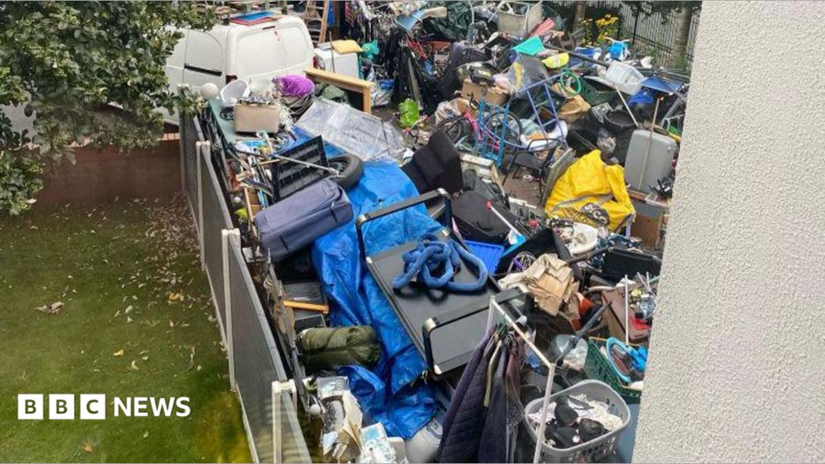 Liverpool: Huge driveway rubbish dump sparks probe - BBC News