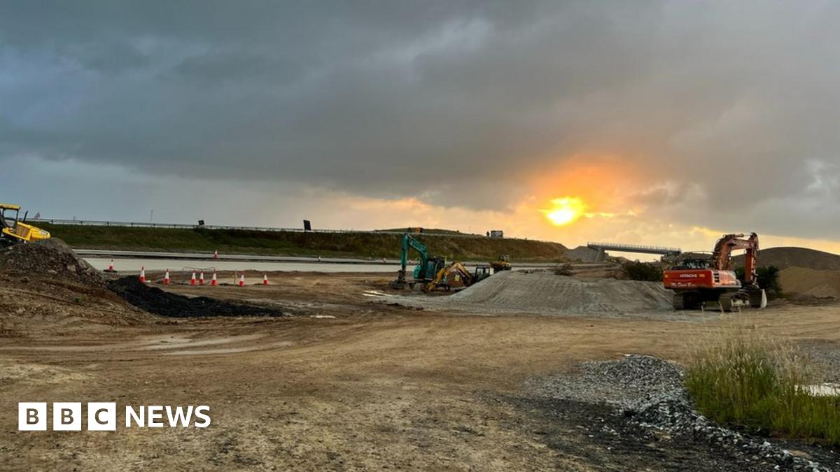 Roadworks causing further weekend closure of A30 in Cornwall - BBC News