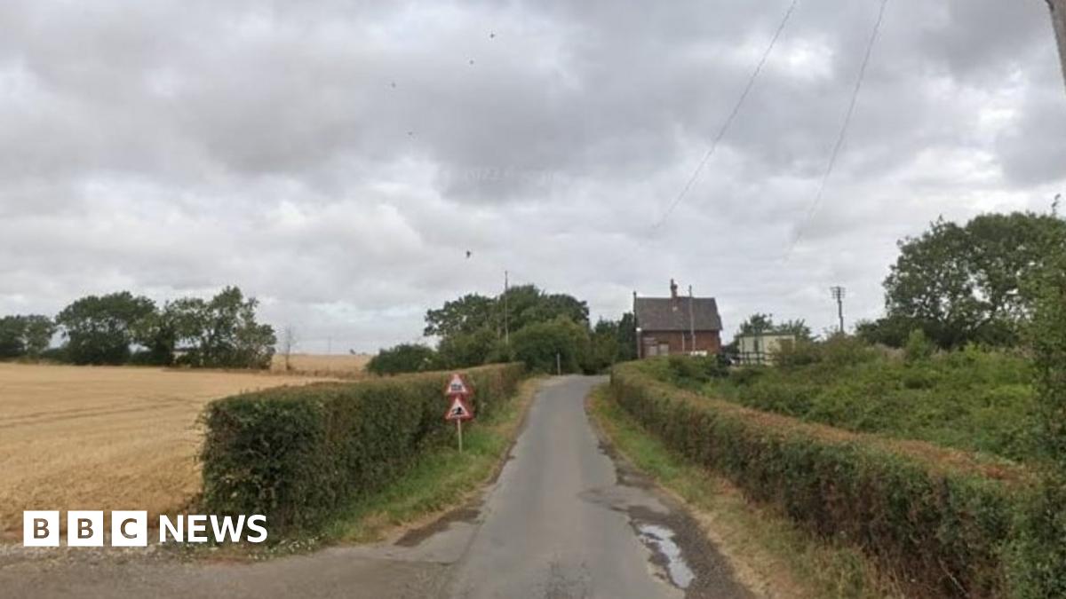 Approval for large solar farm near Ulceby - BBC News