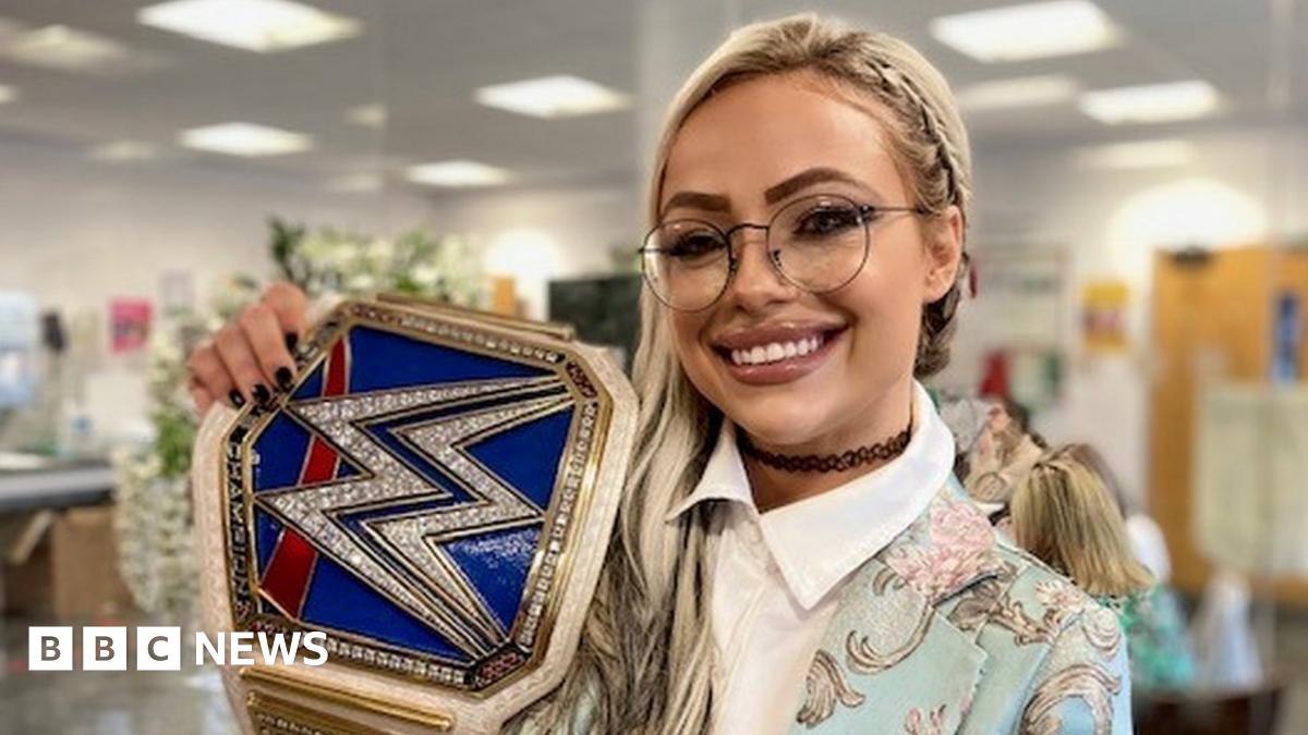 WWE in Cardiff: Wrestling stars arrive ahead of historic clash - BBC News