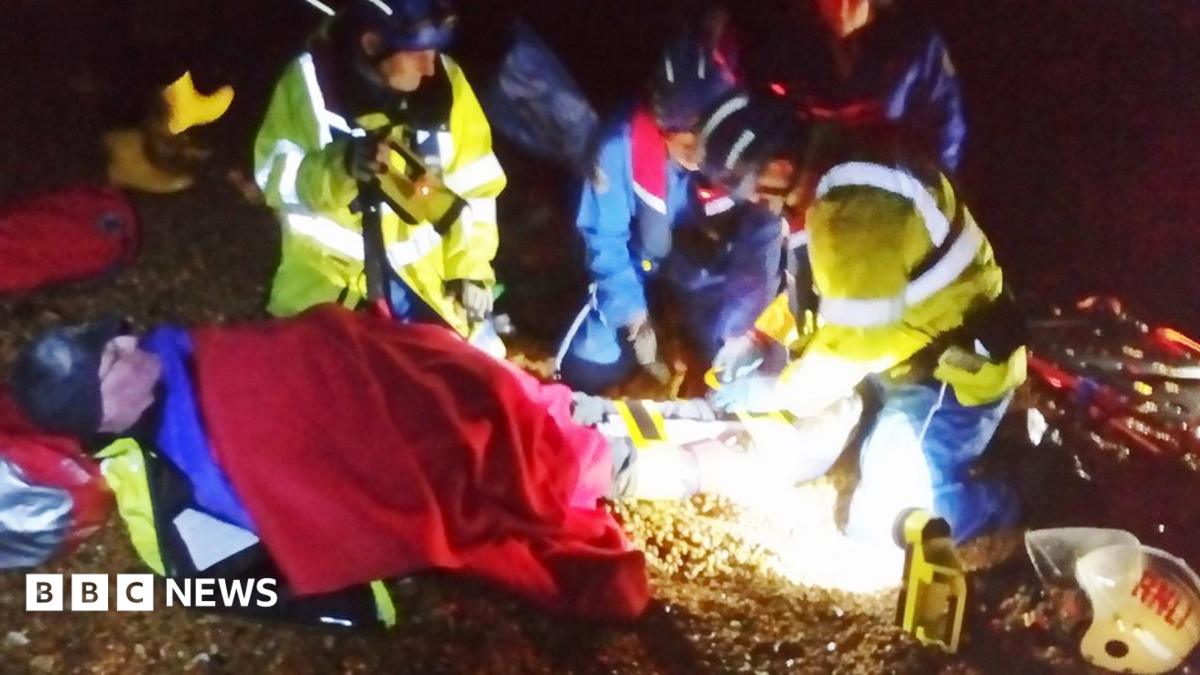 Man with broken leg at Golden Cap makes two-hour crawl - BBC News