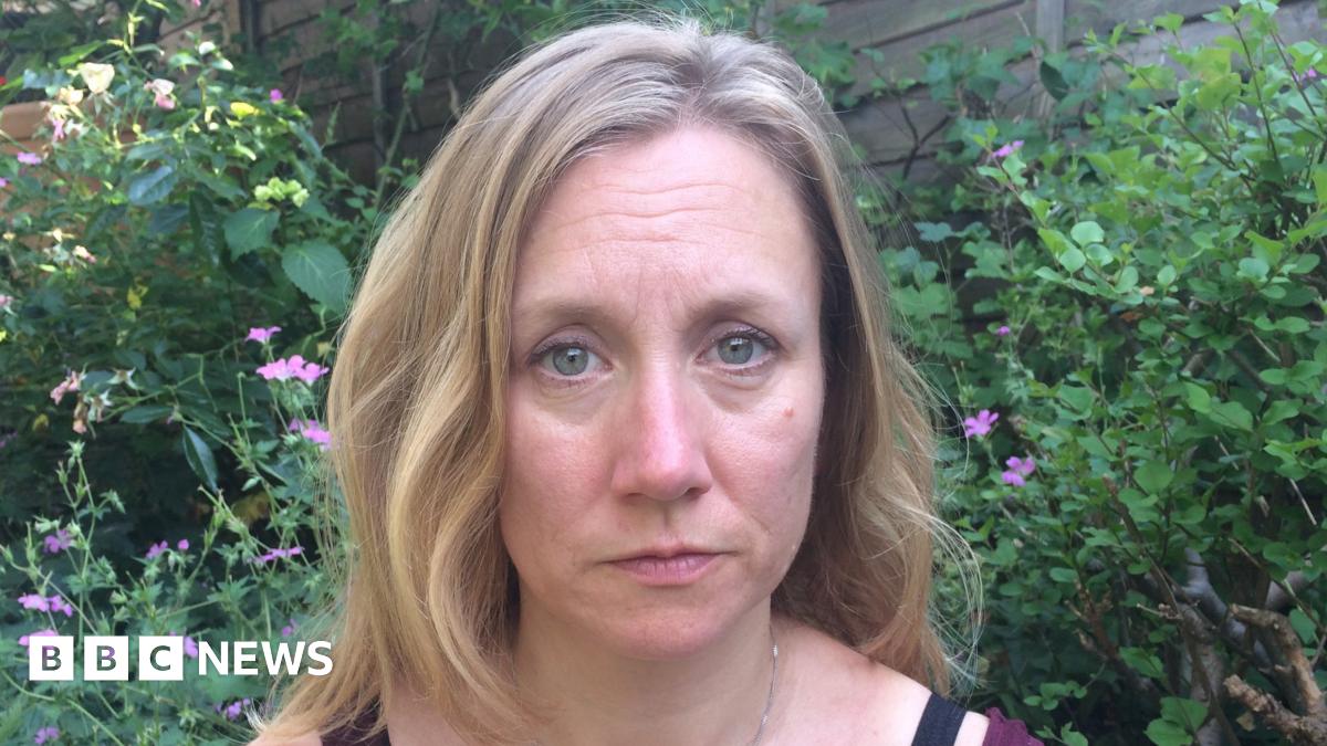 NHS hernia mesh repairs 'leaving patients in chronic pain' - BBC News