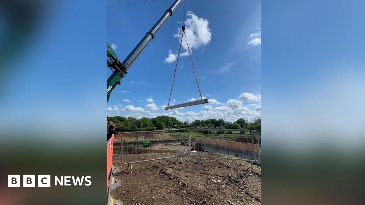 Ash road bridge beams put in as residents invited to watch - BBC News