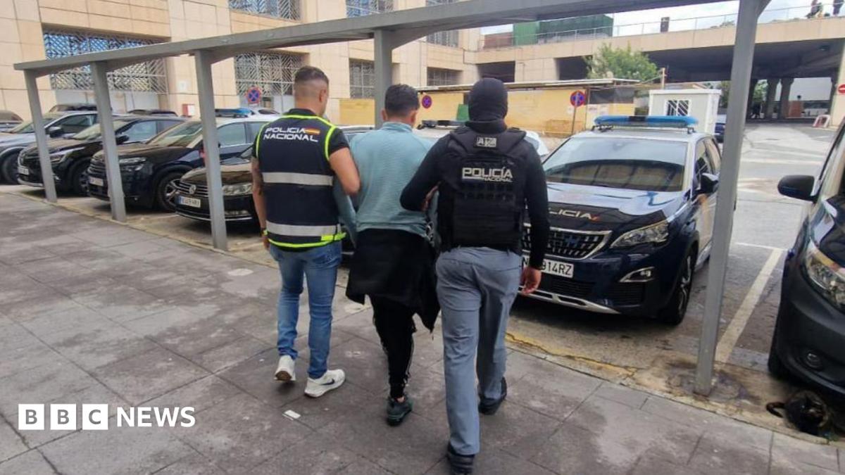 Leader of Ecuador's Los Lobos drugs gang captured in Spain - BBC News