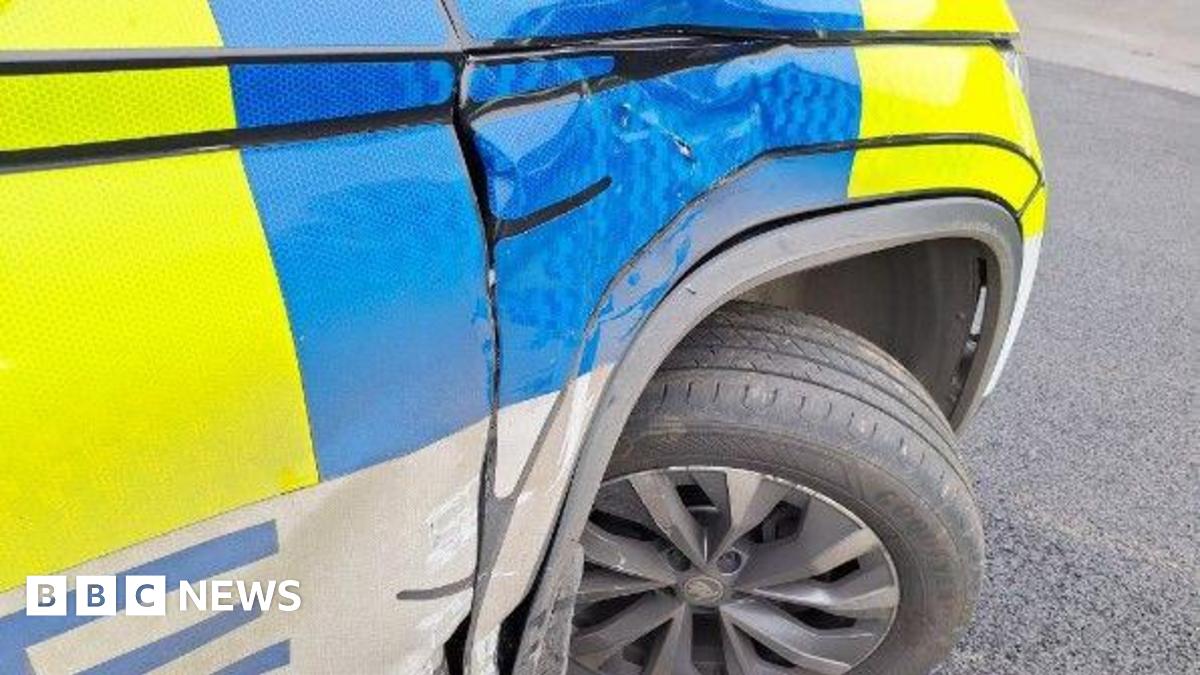 Armagh: Officers injured after police car 'deliberately' rammed - BBC News