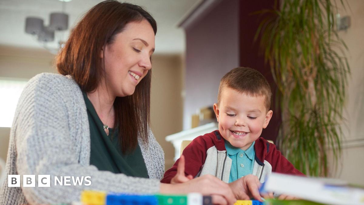 Children in care wait 10 years for permanent home - study - BBC News