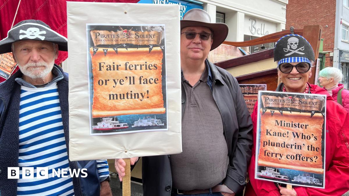Isle of Wight customers hold pirate protest at ferry meeting - BBC News
