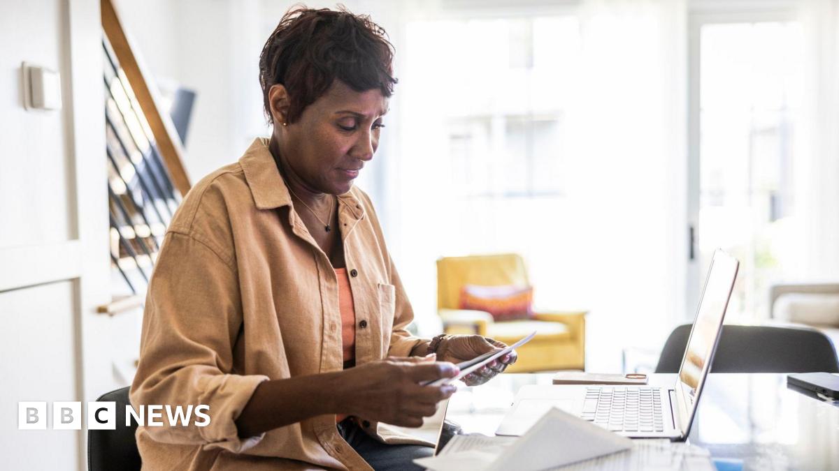 US goes big with first interest rate cut in four years - BBC News