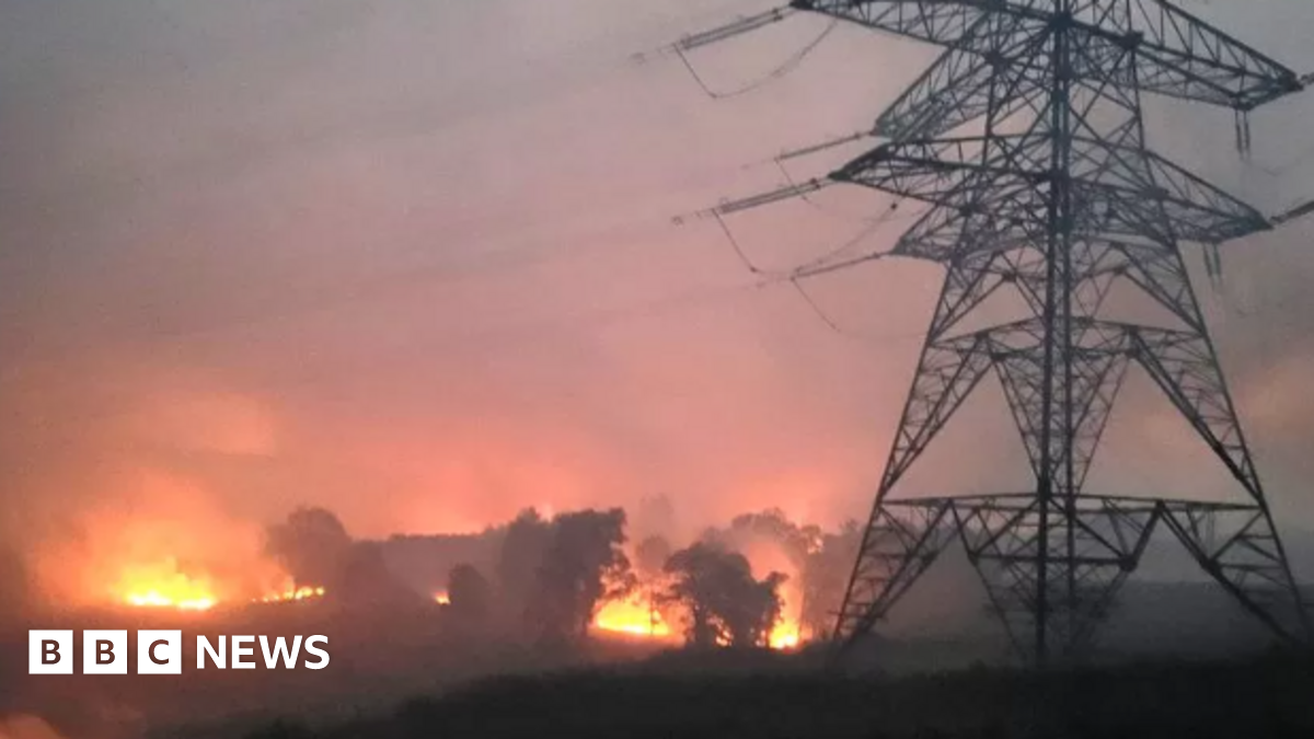 Highland wildfire risk said to be 'very high' - BBC News