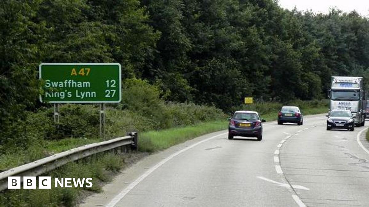 A47 Norfolk crash: Woman 'seriously injured' - BBC News