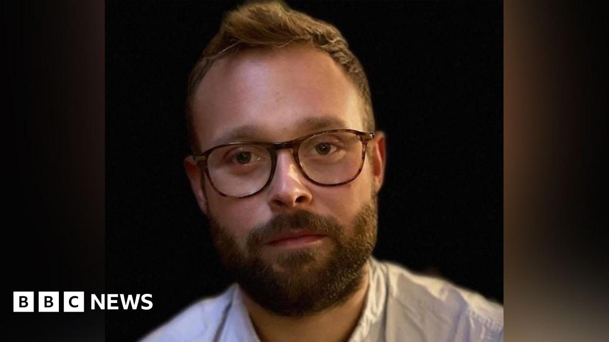 Suffolk detective dies of suspected cardiac arrest aged 32 - BBC News