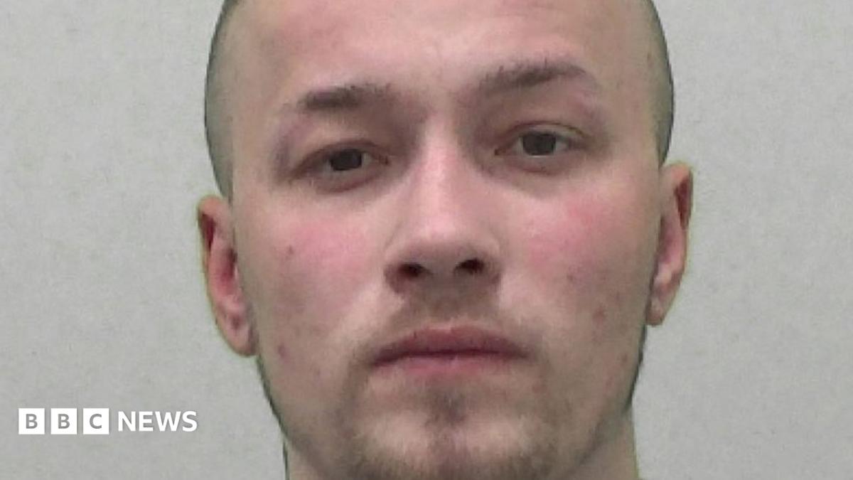 Drug dealers who targeted Newcastle students jailed - BBC News
