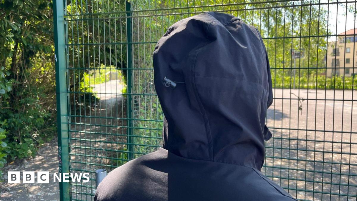 'Gangs recruited me as a drug mule at 13' - BBC News