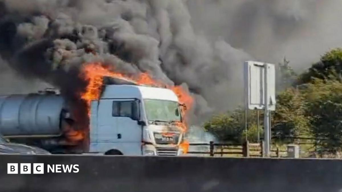 Derbyshire: M1 closure continues after oil tanker fire - BBC News