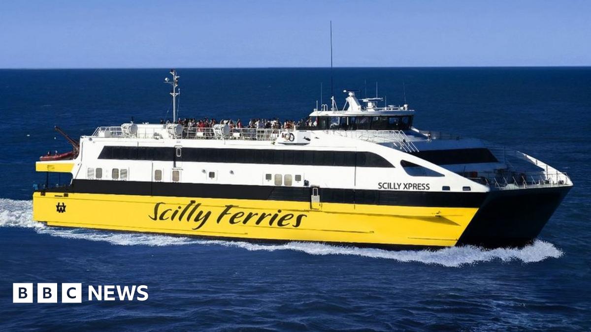 New faster passenger ferry set for Scilly in summer - BBC News