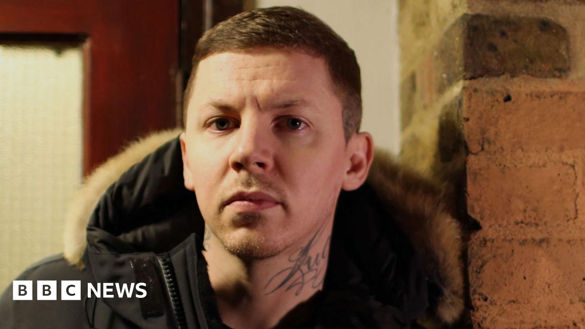 Professor Green fans' moving response to his photo appeal - BBC News
