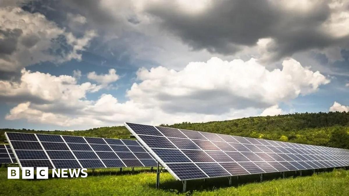 Botley West Solar Farm: Why is it so controversial? - BBC News
