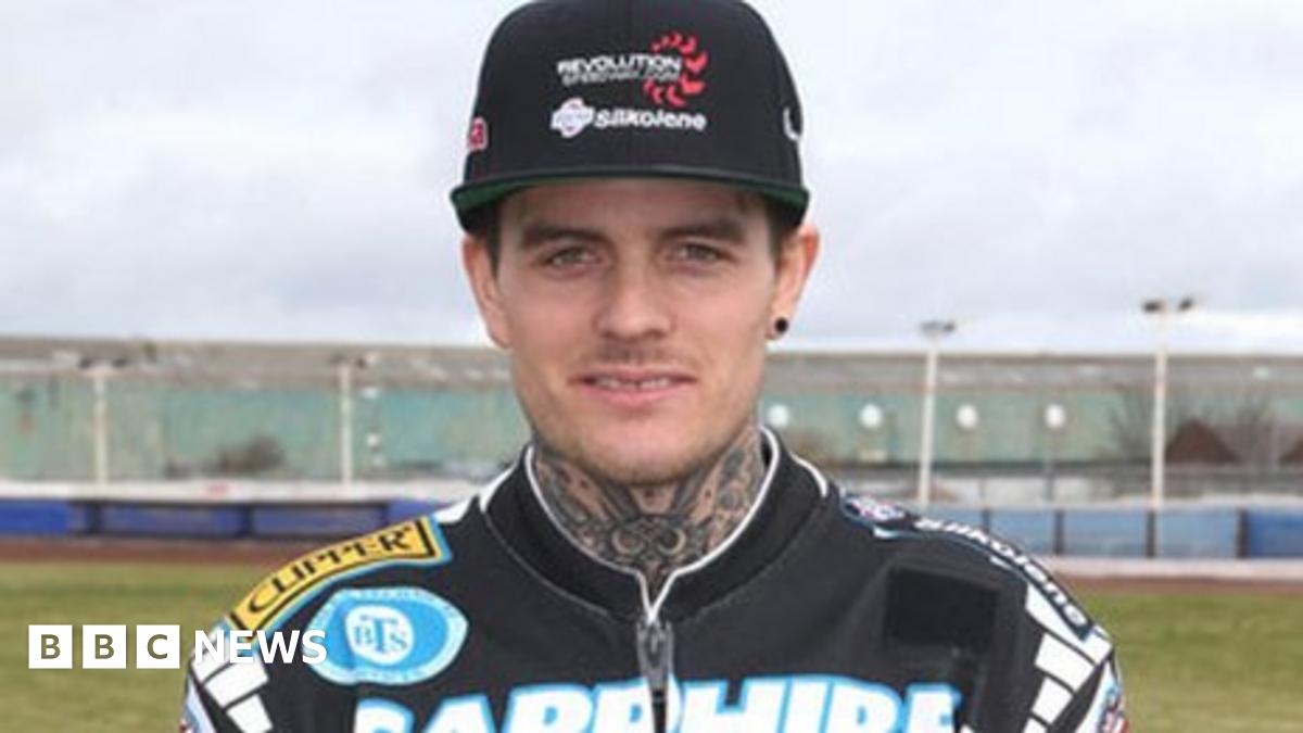 Lewis Kerr crash: Injured speedway wakes from coma - BBC News