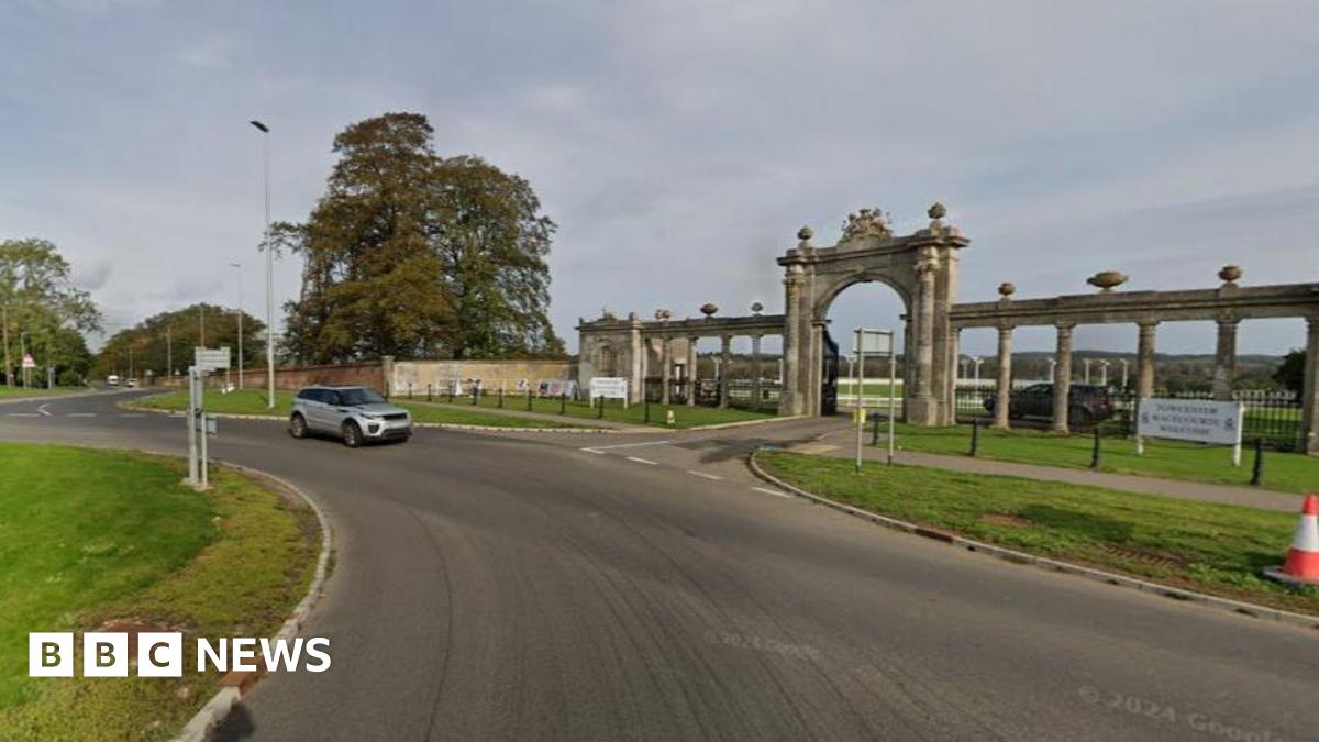 Towcester: Plans for 110 homes near parkland set for approval - BBC News