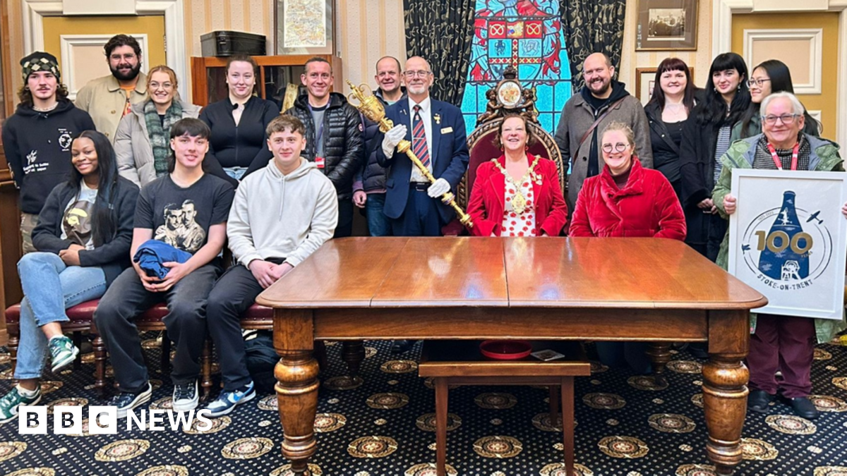 Fenton to get ceremonial mace designed by students - BBC News