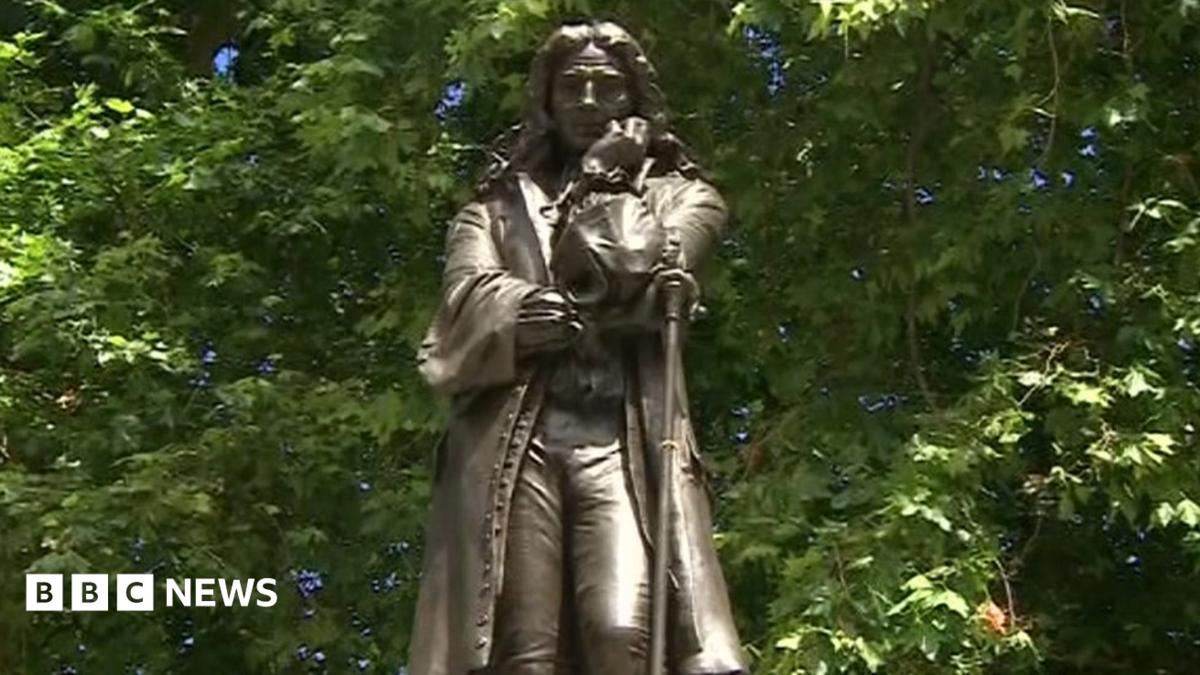 Edward Colston plaque in Bristol 'shows full history' - BBC News