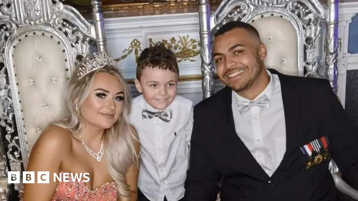 Gateshead couple hit by Jamaica Tui flight cancellation - BBC News