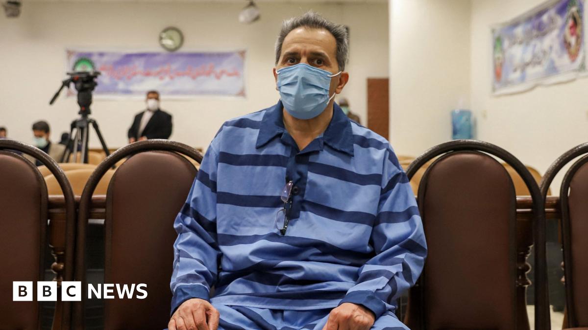 Iran sentences German-Iranian dissident to death - BBC News