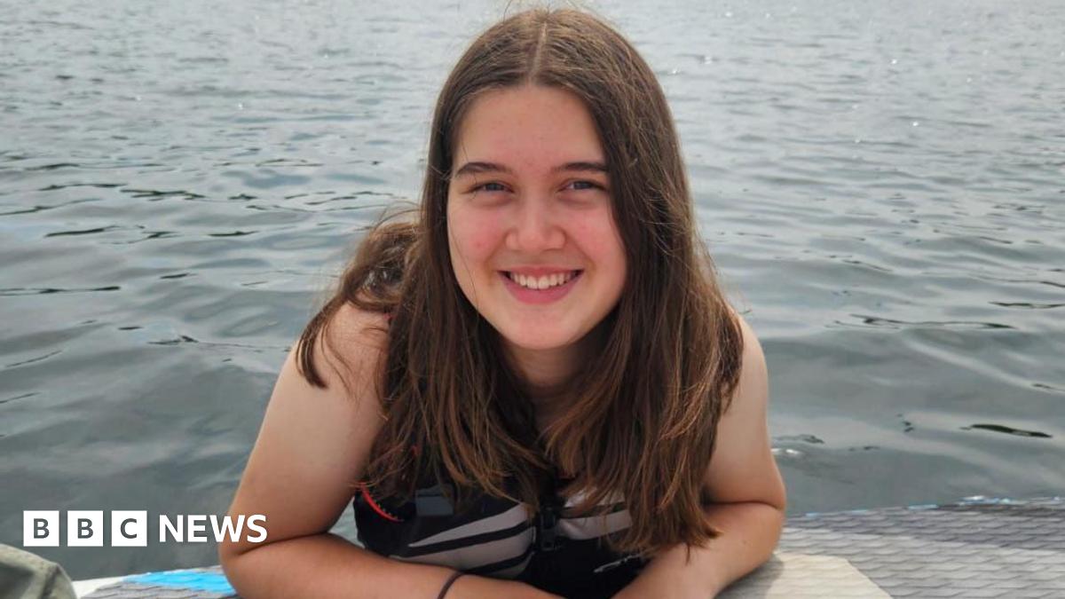 Teen's skin blister disease stops her from writing and walking - BBC News