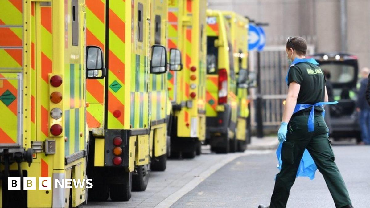 Two NHS Scotland unions accept 7.5% pay deal - BBC News