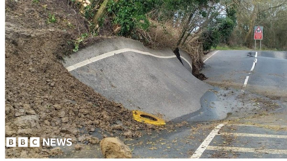 Chance to ask questions about Lyneham B4069 repair - BBC News