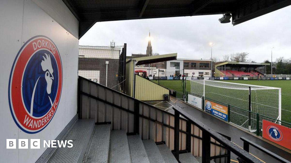 Dorking Wanderers: Football club to take part in 1000th match - BBC News