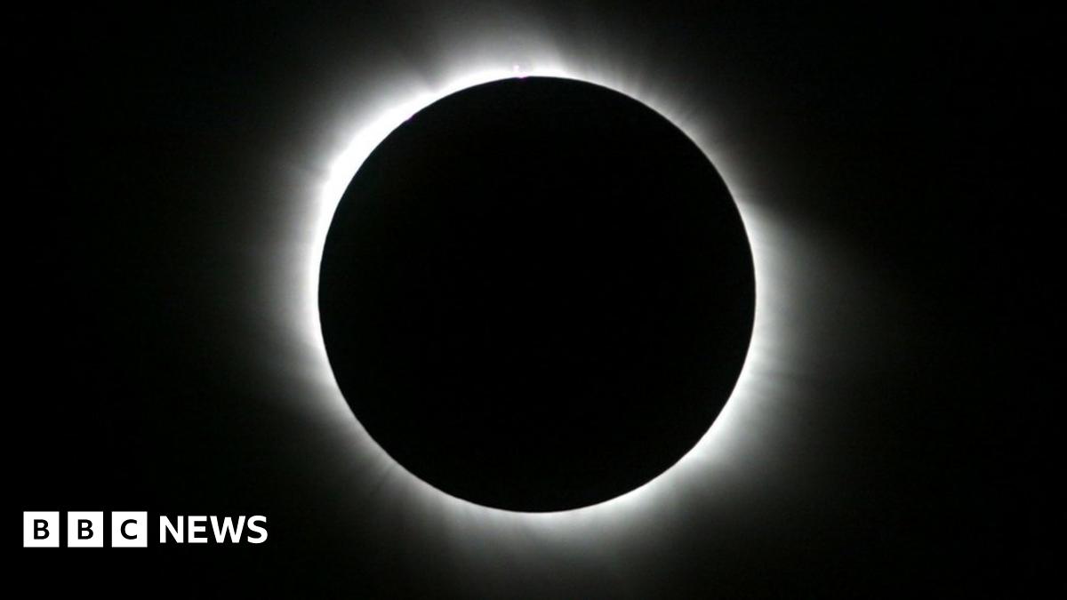 Aberystwyth scientists first to record US solar eclipse - BBC News
