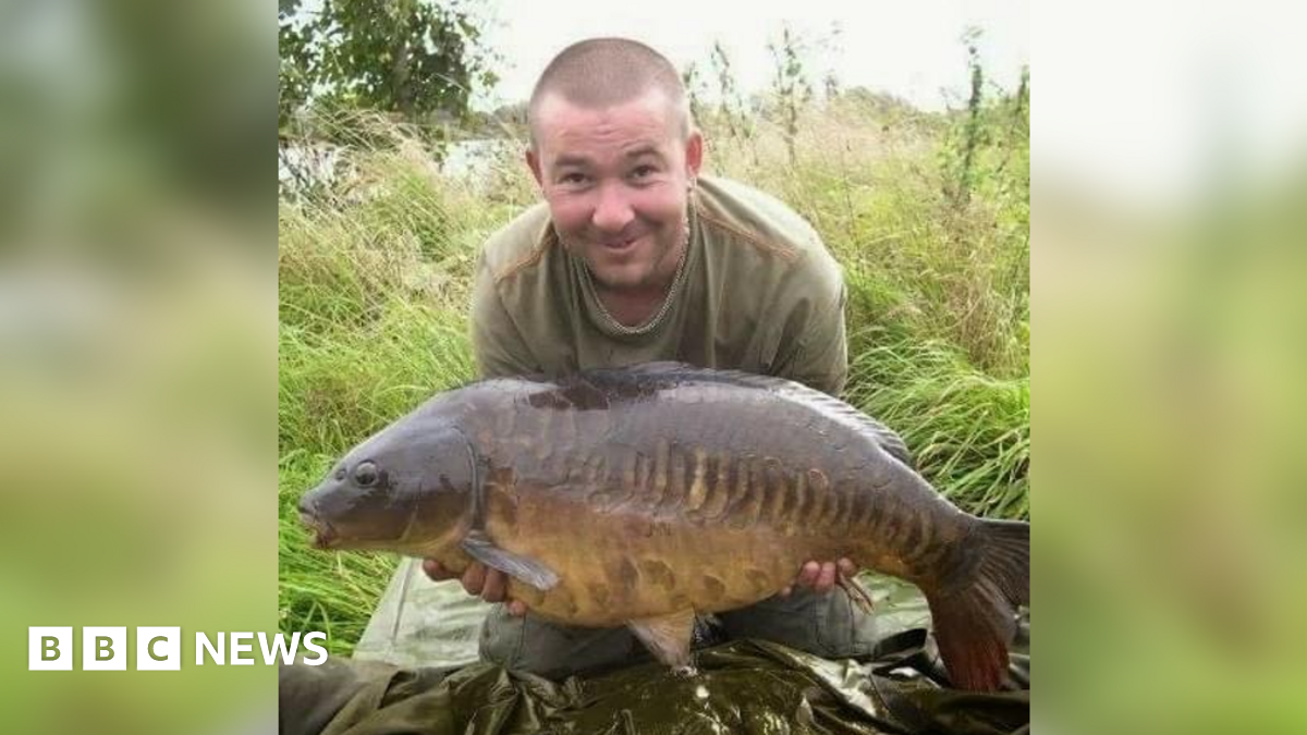 Swindon murder: Tribute paid to 'devoted' husband who died - BBC News